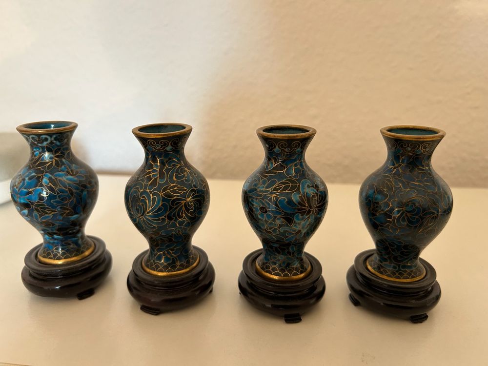 Chinesische Coisonné-Vasen, 4-er Set auf Bakelitsockel (Neu (gemäss ...