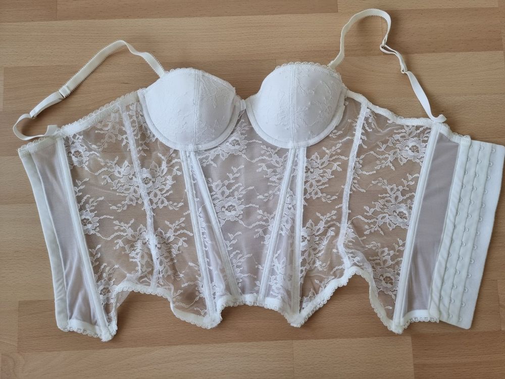 Weisses Korsett, BH 70B, nur für 1 Shooting getragen | Kaufen auf Ricardo