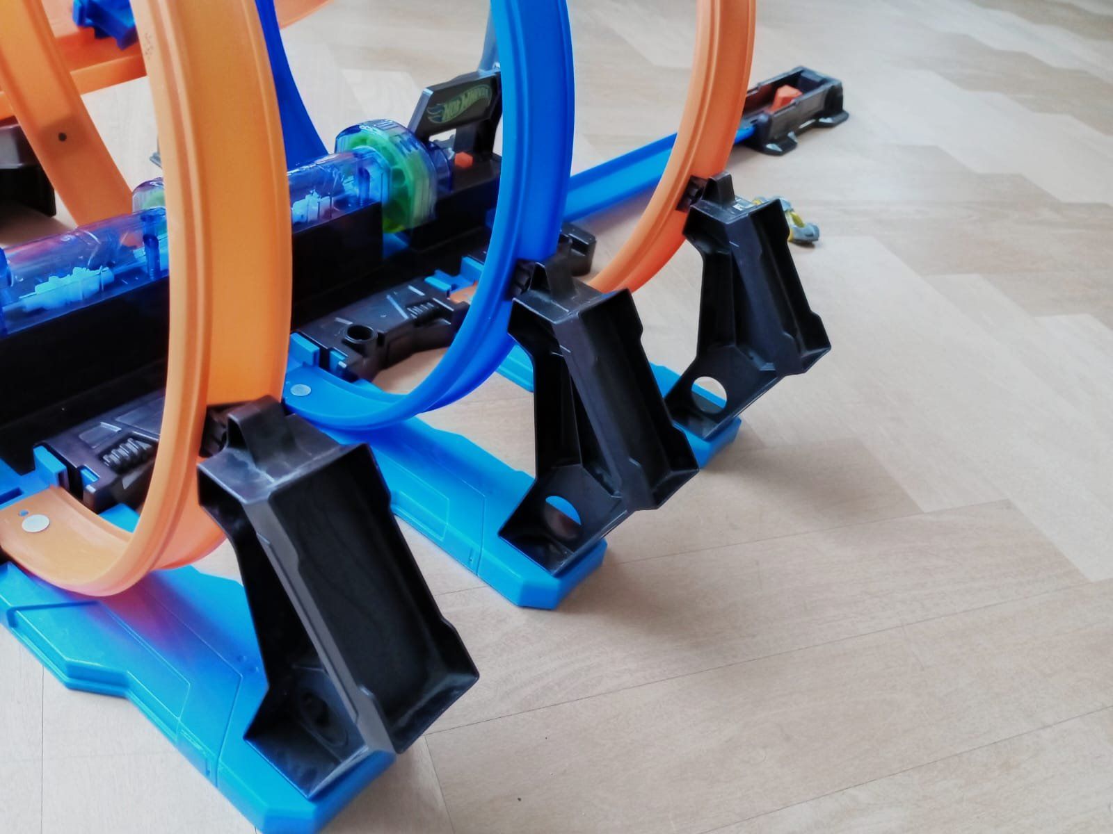 Hot Wheels Corkscrew Crash Set mit 3 Loopings! Korkenzieher (Gebraucht ...