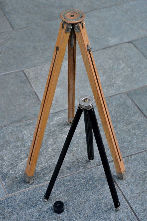 Zwei alte Stative zu verkaufen | Kaufen auf Ricardo