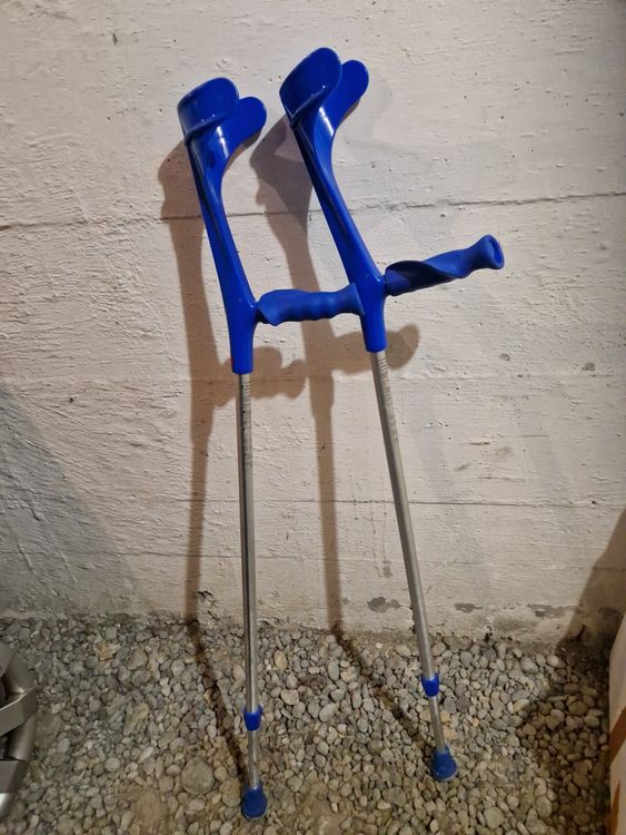 Krücken Gehilfen ergonomisch (Gebraucht) in Winterthur für CHF 5 – nur ...