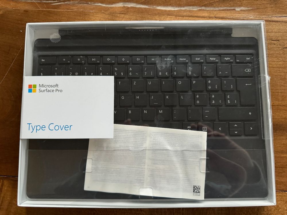 Microsoft Surface Pro Type Cover black (Neu und originalverpackt) in Staufen für CHF 57 – mit ...