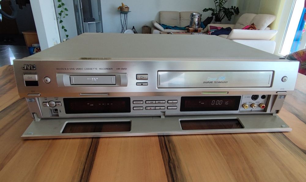JVC MiniDv & S-VHS Video Cassette Recorder | Kaufen auf Ricardo