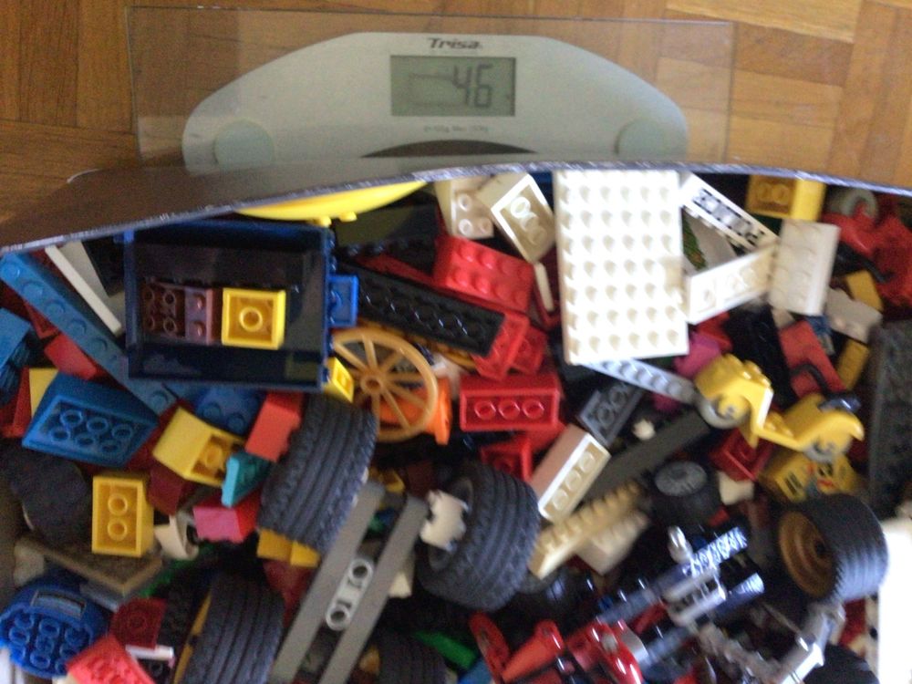 Karton Lego 4.6 kg (Gebraucht) in Zürich für CHF 17 – mit Lieferung auf ...