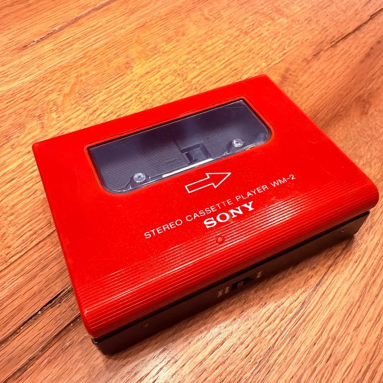 Sony Walkman II WM-2 rot (Defekt) in Vorderthal für CHF 199 – mit ...