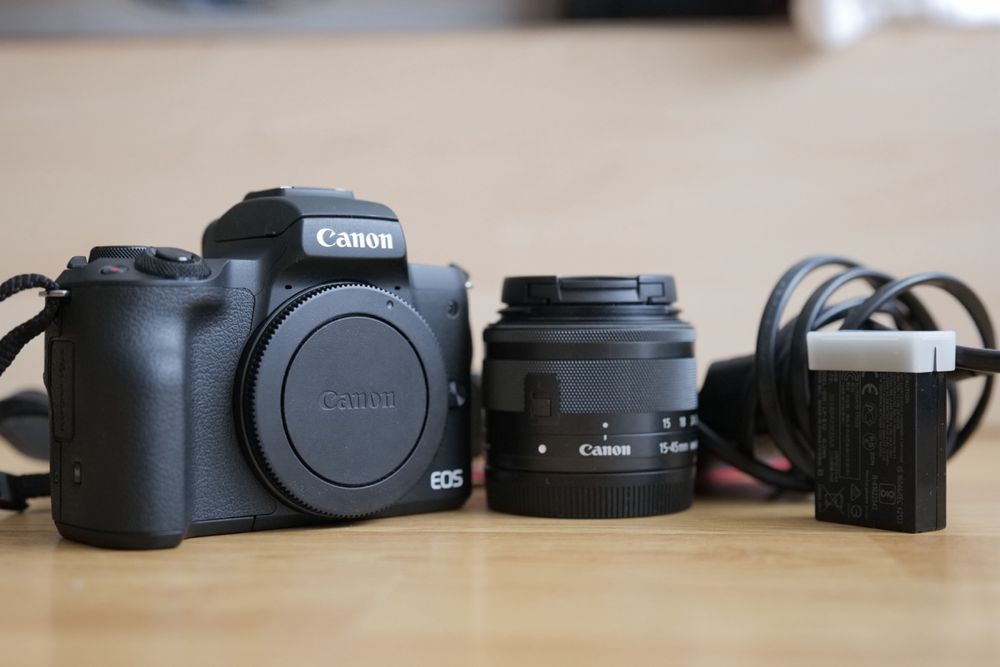 Canon EOS M50 Mirrorless Camera + Accessories | Kaufen auf Ricardo
