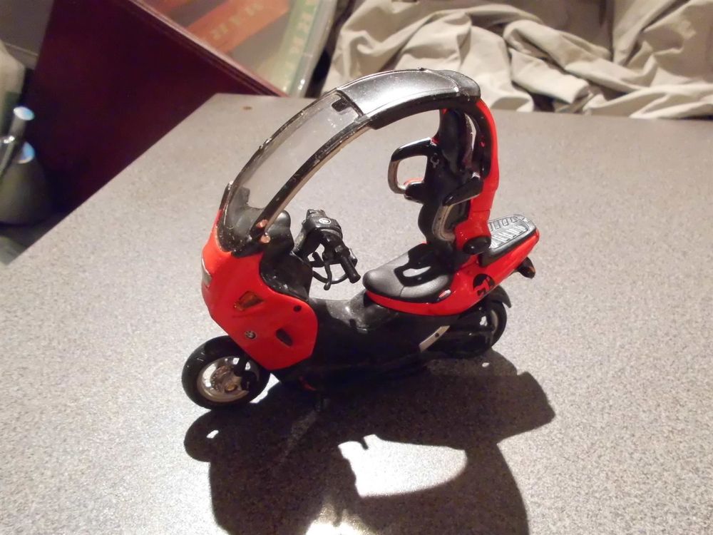 Motorrad rot mit Dach (Gebraucht) in Zürich für CHF 3 – mit Lieferung ...