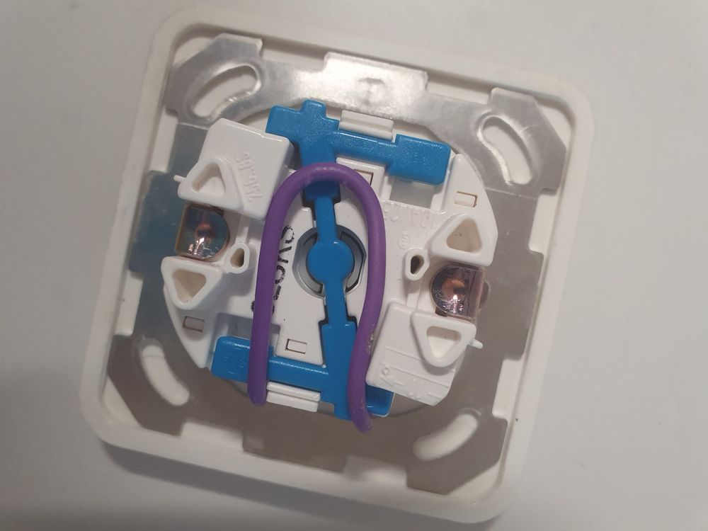 Schalter S3 Feller Abdeckung weiss mit Leuchte UP (Gebraucht) in Zürich ...