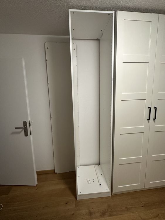 Ikea Schrank mit BERGSBO Tür für nur 5.- CHF (Gebraucht) in Muhen für CHF 4 – nur Abholung auf ...