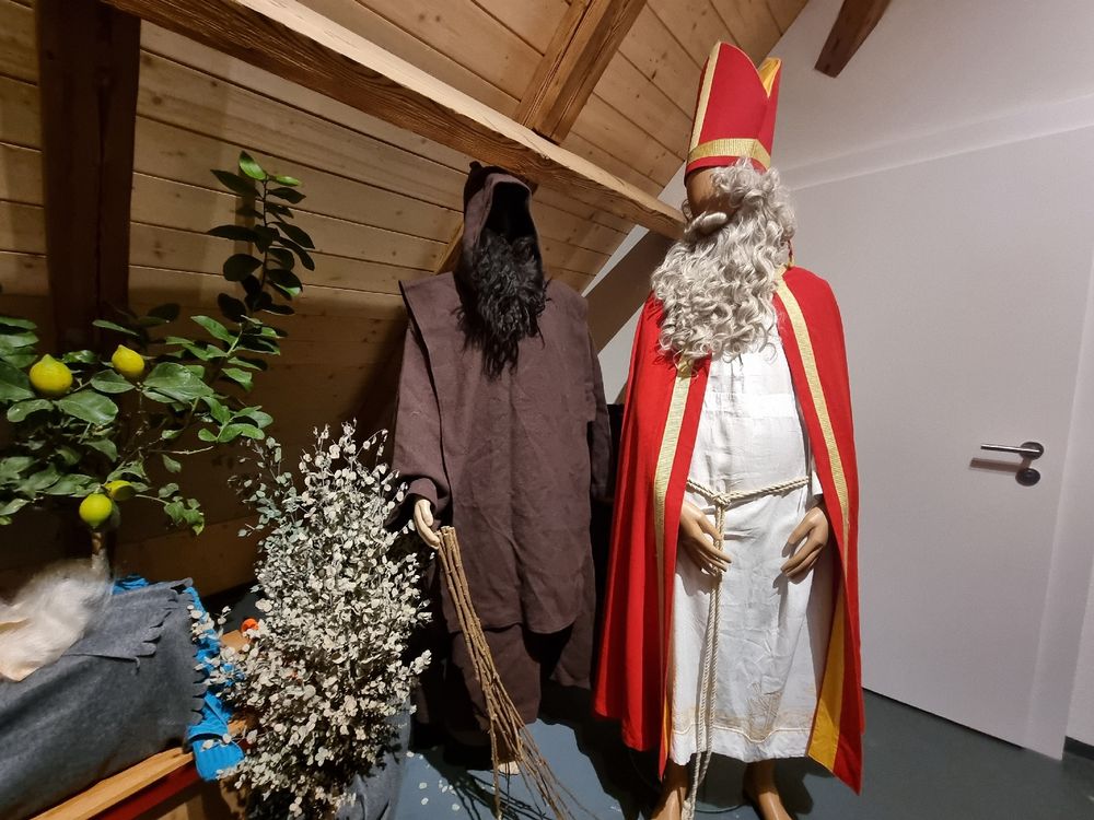 Samichlaus und Schmutzli Kostüme, Nikolaus, St.Nikolaus (Gebraucht) in ...