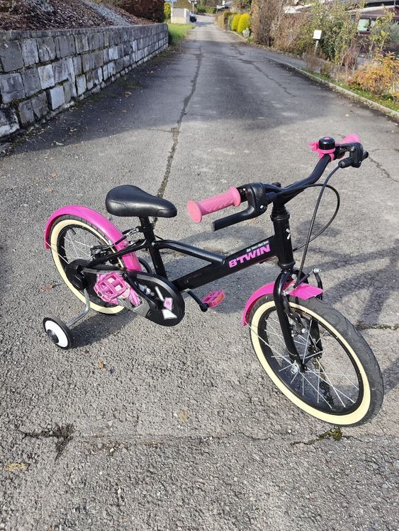 Vélo enfant fille rose et noir, bon état 16" (Gebraucht) in Monthey für ...