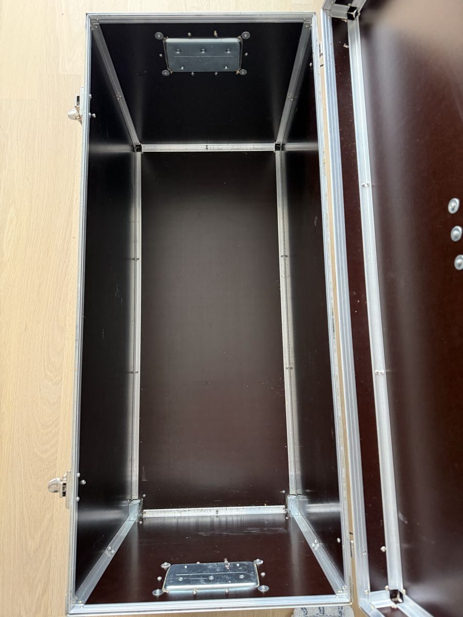 Grosses Flightcase / Transportkiste mit Rollen – stabil (Gebraucht) in ...
