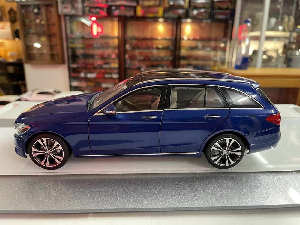 Mercedes C-Klasse T-Modell Modellauto Norev 1:18 blau! (Gebraucht) in ...