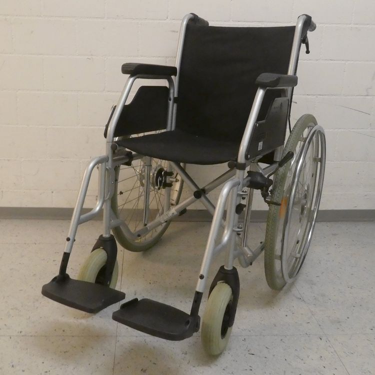 Rollstuhl Meyra, SB 43 cm, Zusatzbremsen, nur CHF 189 (Gebraucht) in Lengnau für CHF 189 – mit ...