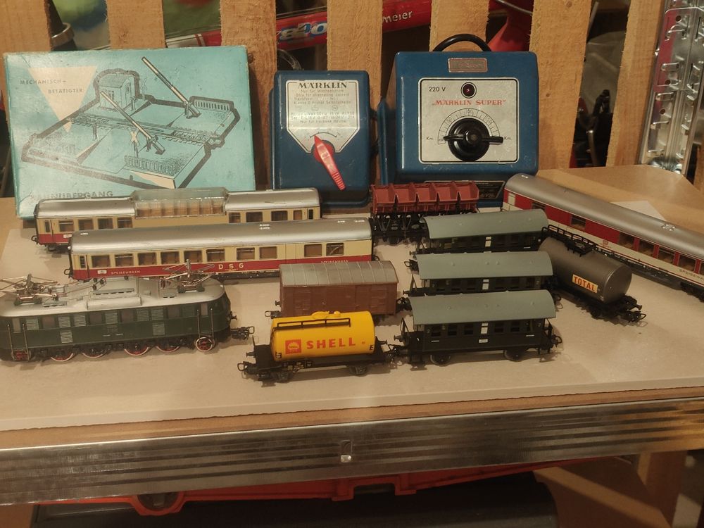 Märklin HO Modellbahn Konvolut mit Schienen, Loks, Waggons (Gebraucht ...