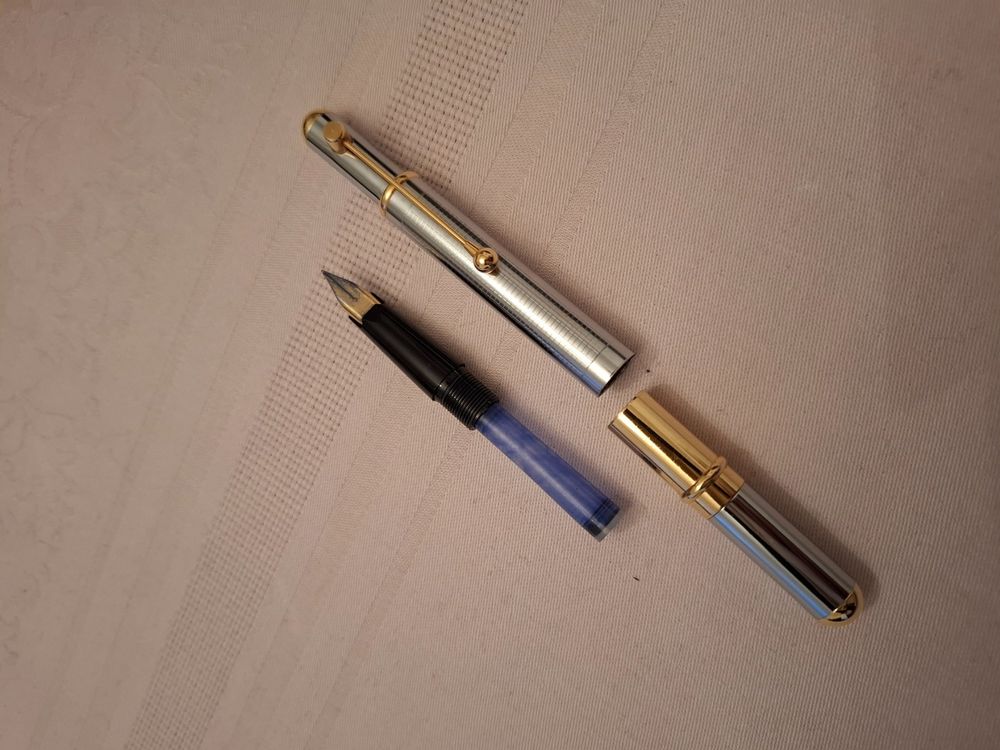 Rarität, 2 Füllfederhalter, Parker Frontier und 1x No Name (Neu (gemäss ...