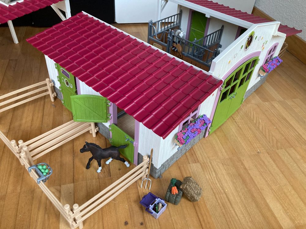 SCHLEICH 42344– Reiterhof mit Reiterin und Pferden (Gebraucht) in Watt ...