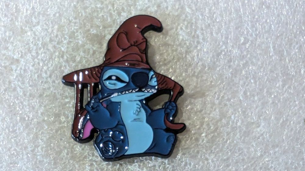 Ansteckpin 105: Disney Stitch aus Lilo & Stitch | Kaufen auf Ricardo