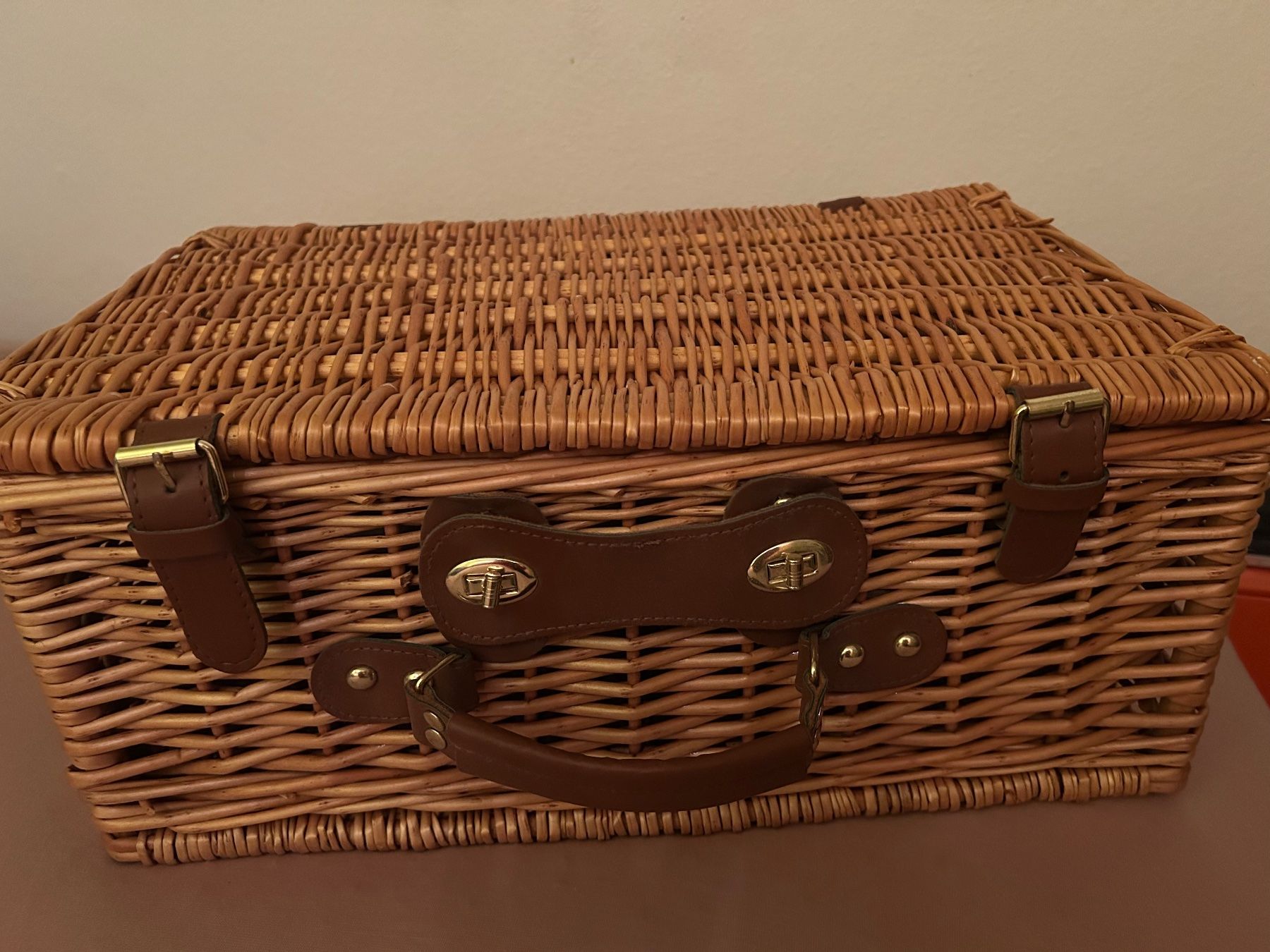 Neuer Picknick Korb mit Teller, Besteck und Tasse für 4 Pers (Neu ...