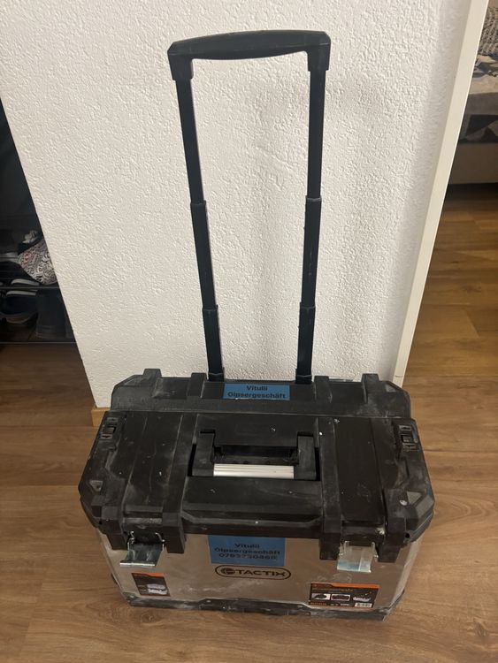 Werkzeugkasten aus Metall und Kunststoff mit Rädern (Gebraucht) in Trimmis für CHF 60 – mit ...