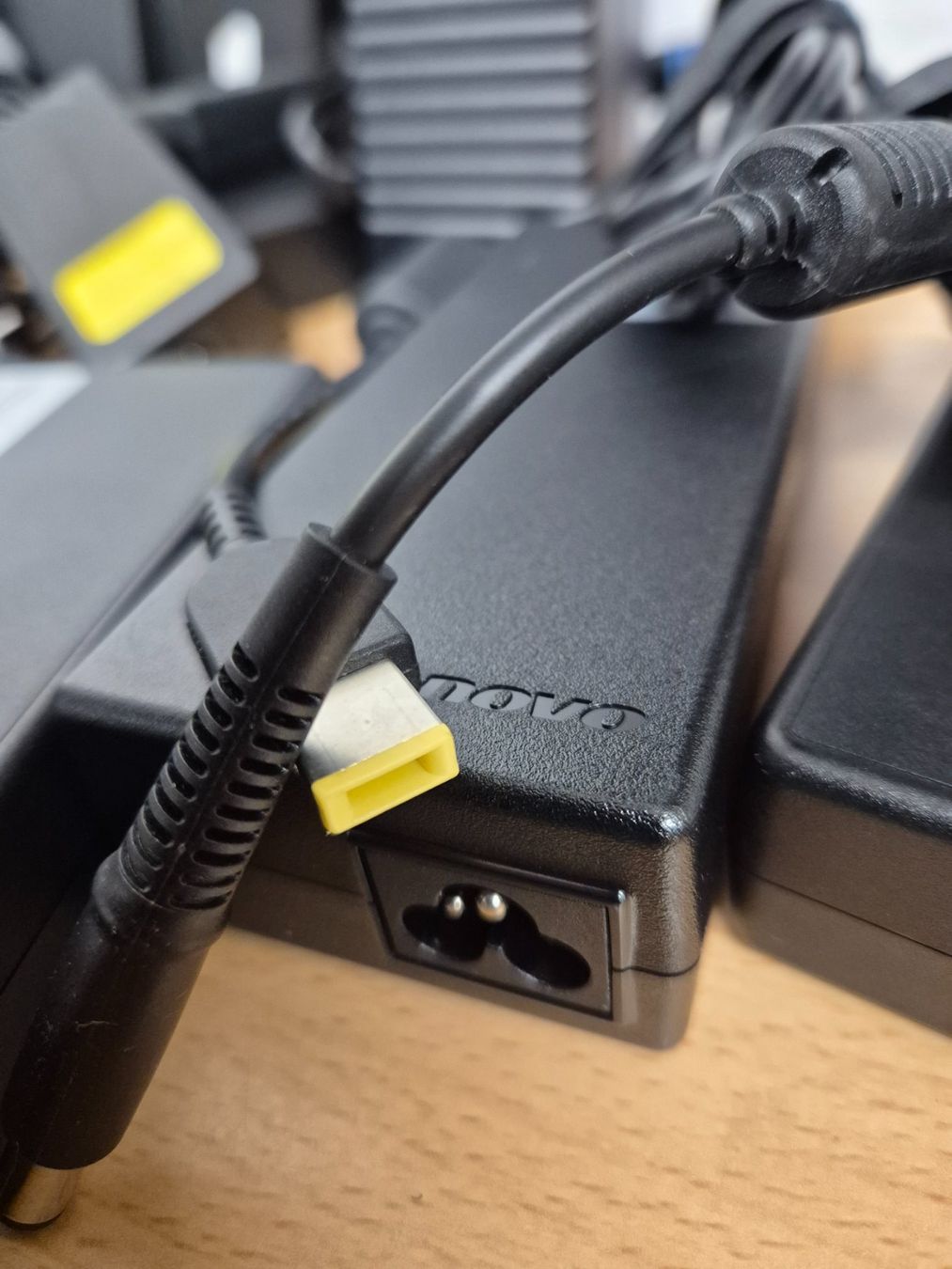 1 x Paket mit 19 Netzteilen für Notebooks und andere Geräte (Gebraucht ...