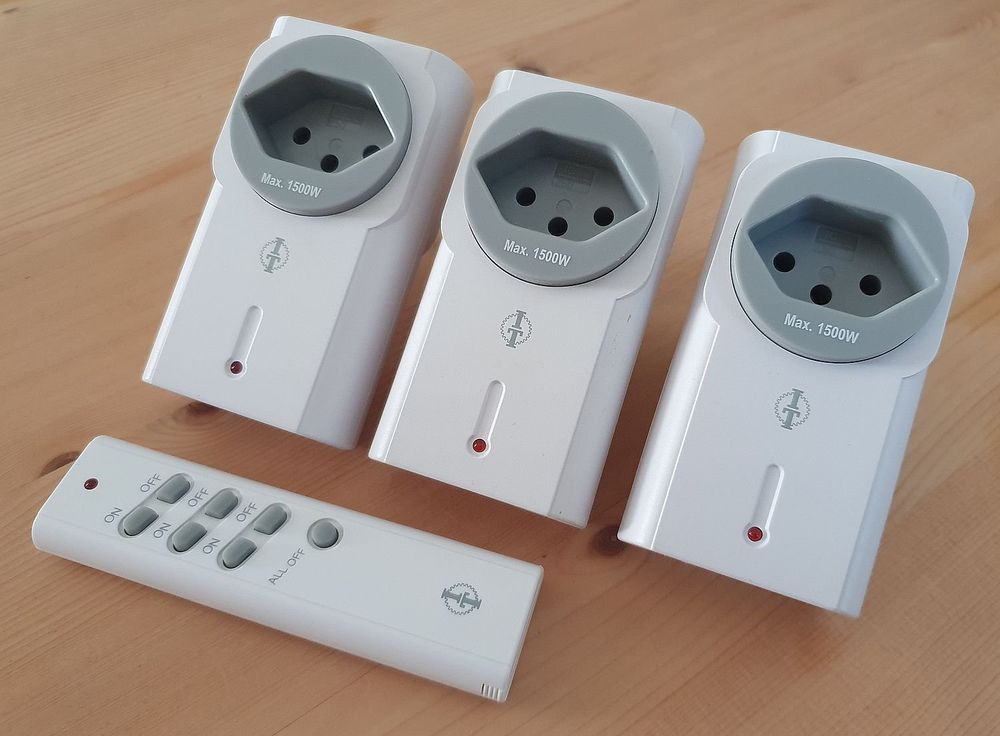 Intertechno ITR-1500 433.92MHz Funk-Zwischenstecker EIN/AUS | Kaufen auf Ricardo