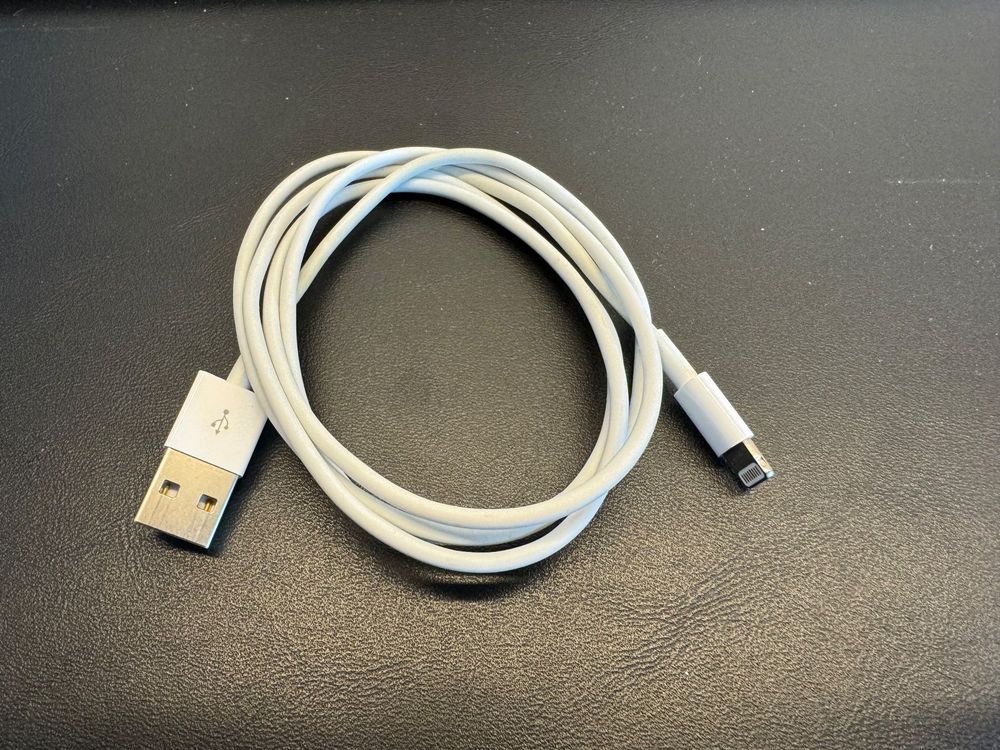 USB Firewire Kabel (Apple original) (Gebraucht) in Meggen für CHF 2 ...