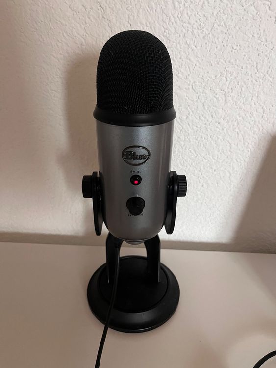 Micro Blue Yeti (gris) (Gebraucht) in Lausanne für CHF 50 – mit ...