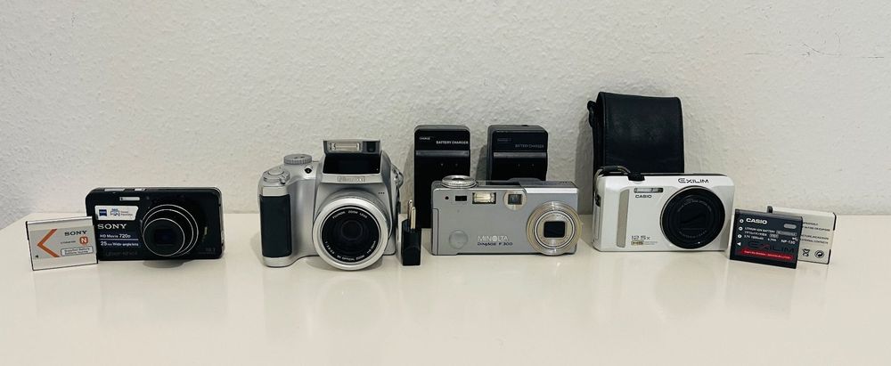 Verschiedene Fotoapparate mit Zubehör | Kaufen auf Ricardo