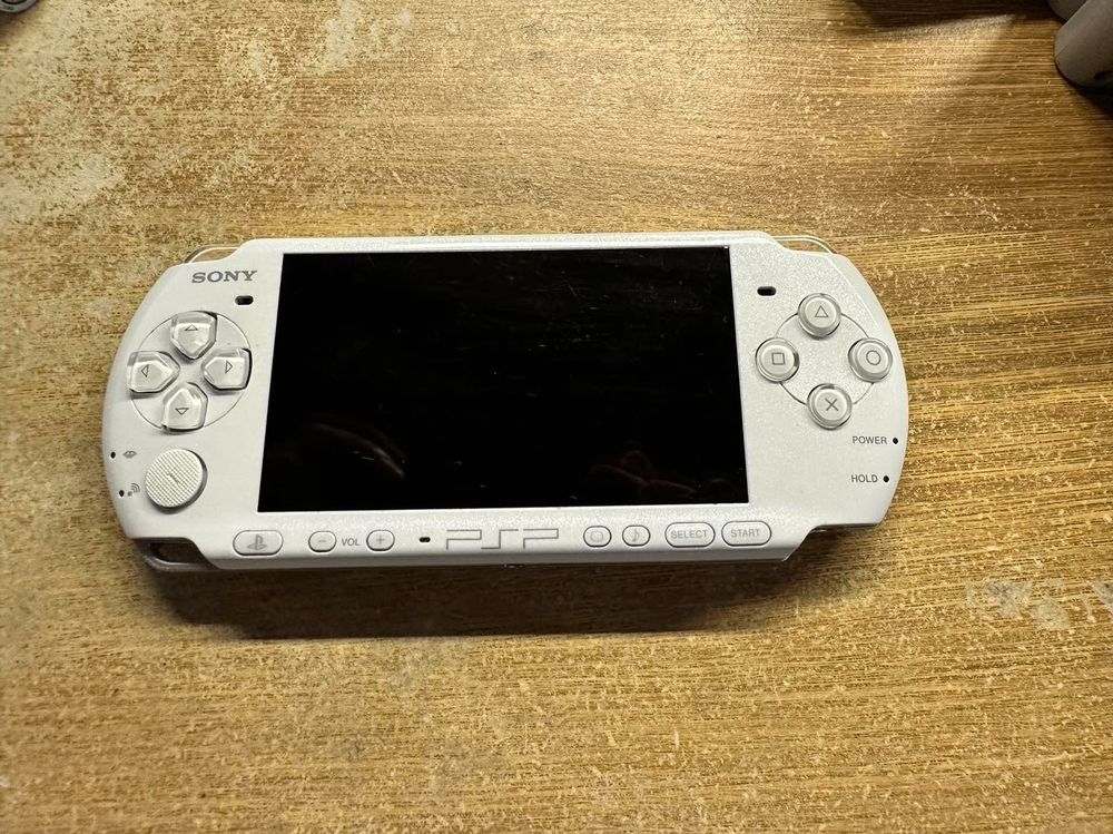 Console Sony PSP 3004 (Gebraucht) in Giubiasco für CHF 25 – mit ...