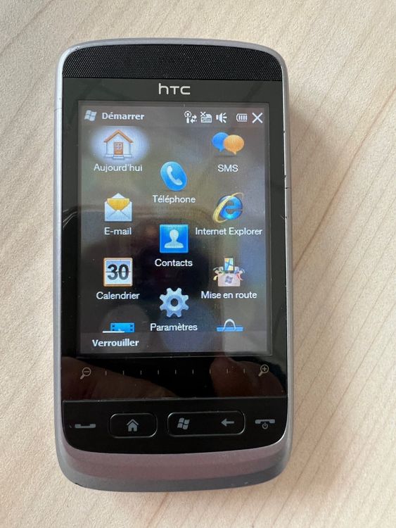 Smartphone "vintage" HTC (fonctionne sous Windows) (Gebraucht) in La ...