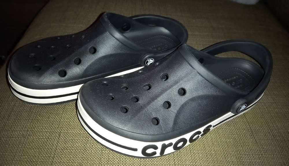 Crocs Gr. 41-42 (M8, W10) (Gebraucht) in Urtenen-Schönbühl für CHF 12 – mit Lieferung auf ...