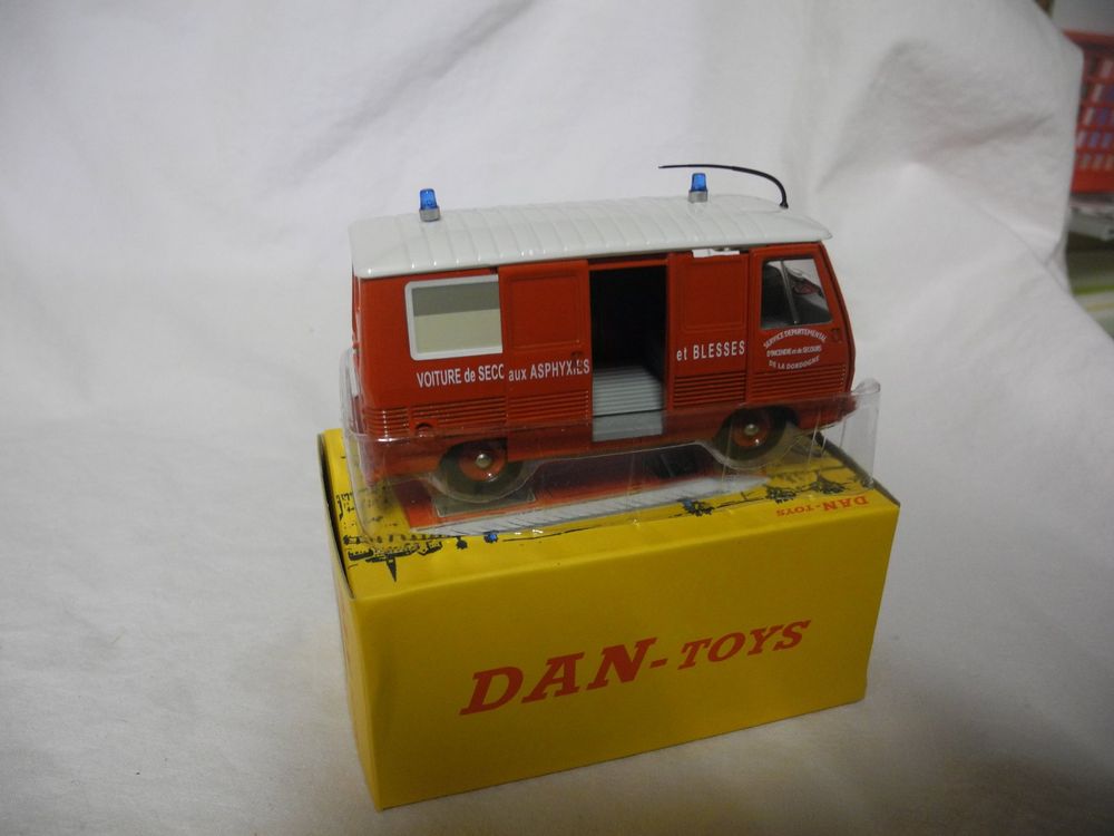 DAN-TOYS NR. DAN-102 PEUGEOT J 7 POMPIERS MIB | Kaufen auf Ricardo