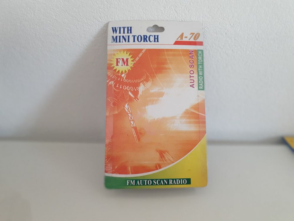 FM Auto Scan Radio with torch (Neu und originalverpackt) in Melano für ...