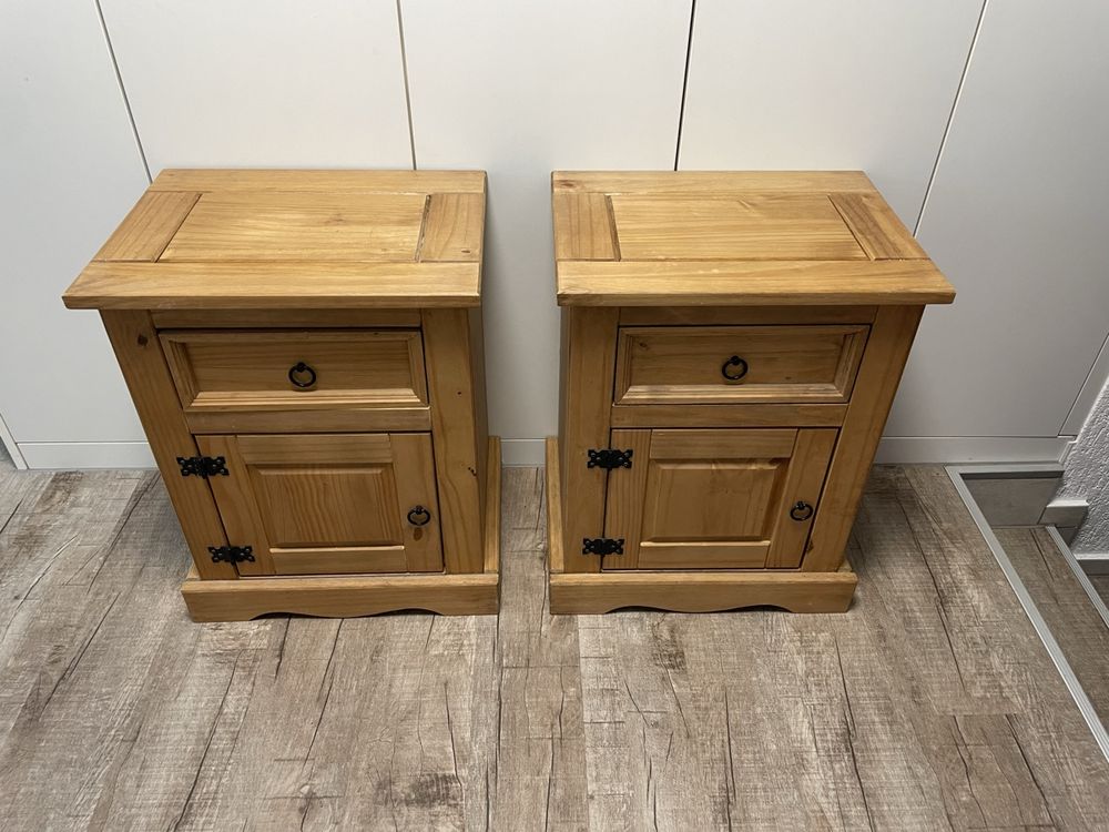 2x Nachttischli aus Holz, Landhausstil, massiv (Gebraucht) in Emmen für CHF 55 – nur Abholung ...
