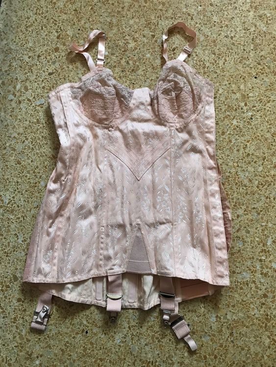 Original 60ies Mieder in Altrosa | Kaufen auf Ricardo