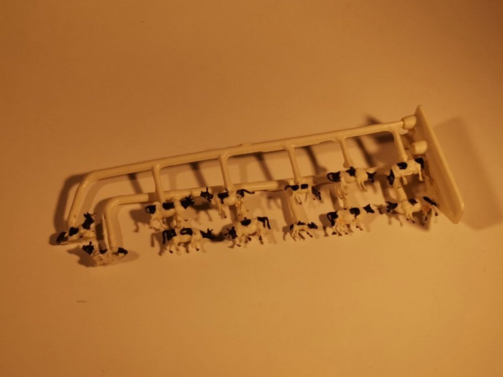 12 Rinder schwarz weiss | Kaufen auf Ricardo