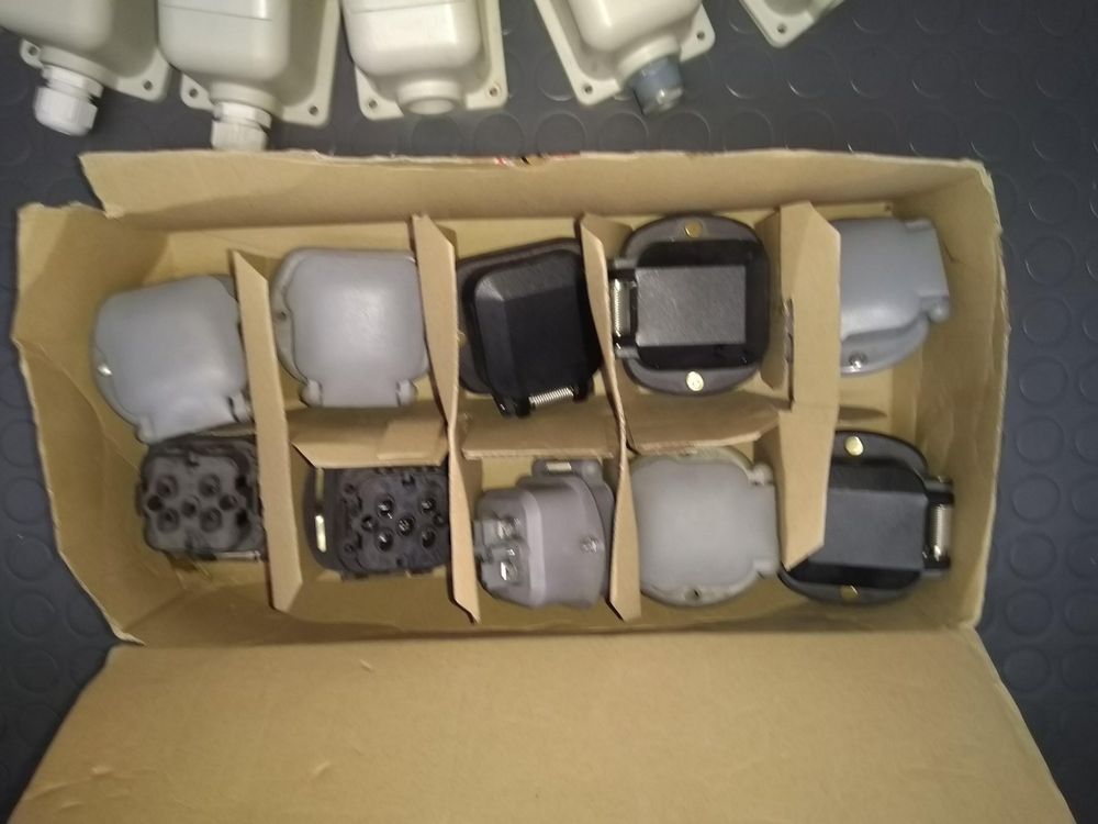33 Stück Aufputz und Einbau-Dosen + Stecker J15-5pol. Lot 2 (Neu (gemäss Beschreibung)) in ...