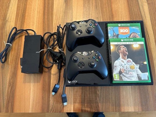 XBOX mit Zubehör (Gebraucht) in Brüttisellen für CHF 90 – nur Abholung ...