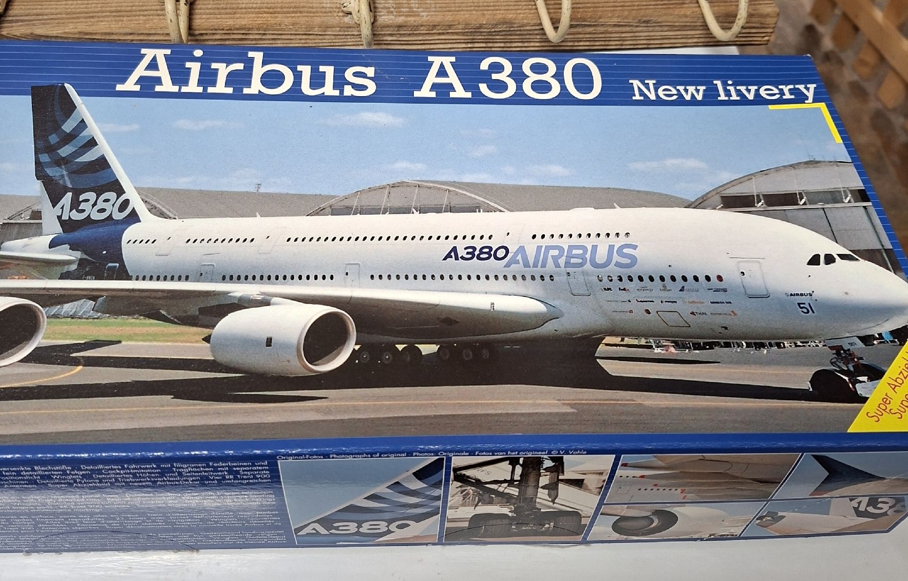 Revell Airbus A380 Model Kit 1:144 - New Livery! (Neu und ...