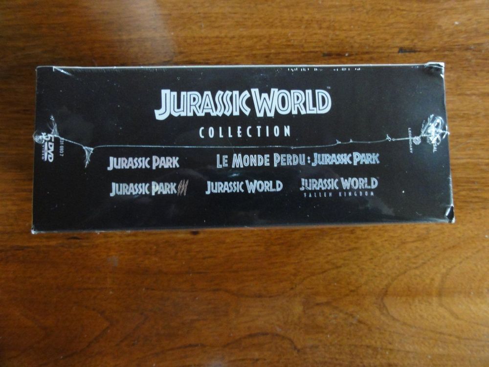 Jurassic World Collection (Neu und originalverpackt) in L' Auberson für ...