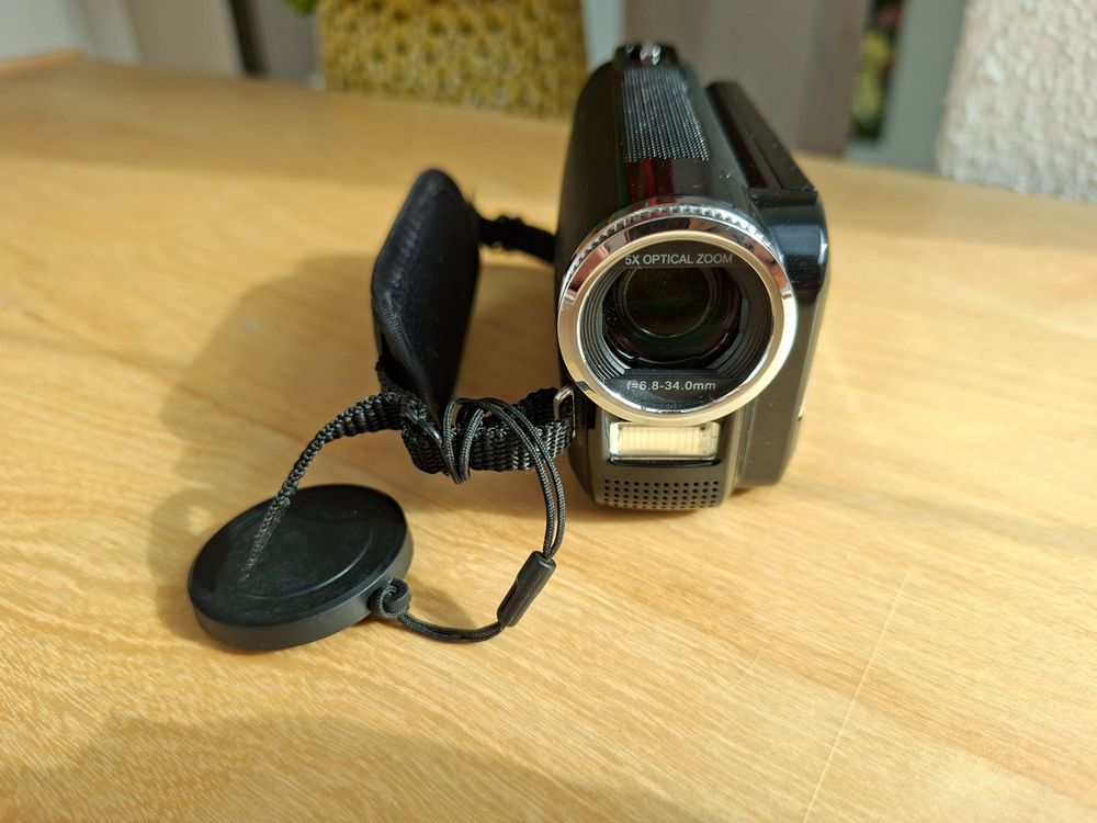 Medion MD 86910 Slim Full HD Camcorder Video Camera (Gebraucht) in ...