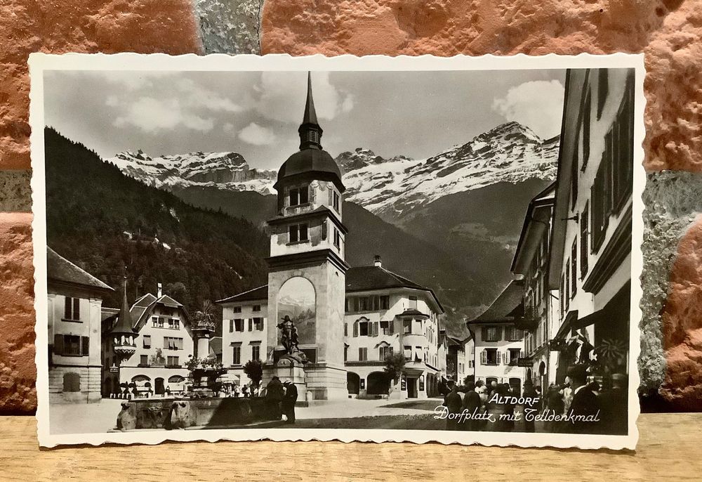 1957 - Alte Foto AK - Altdorf Dorfplatz mit Telldenkmal (Gebraucht) in Root für CHF 1 – mit ...