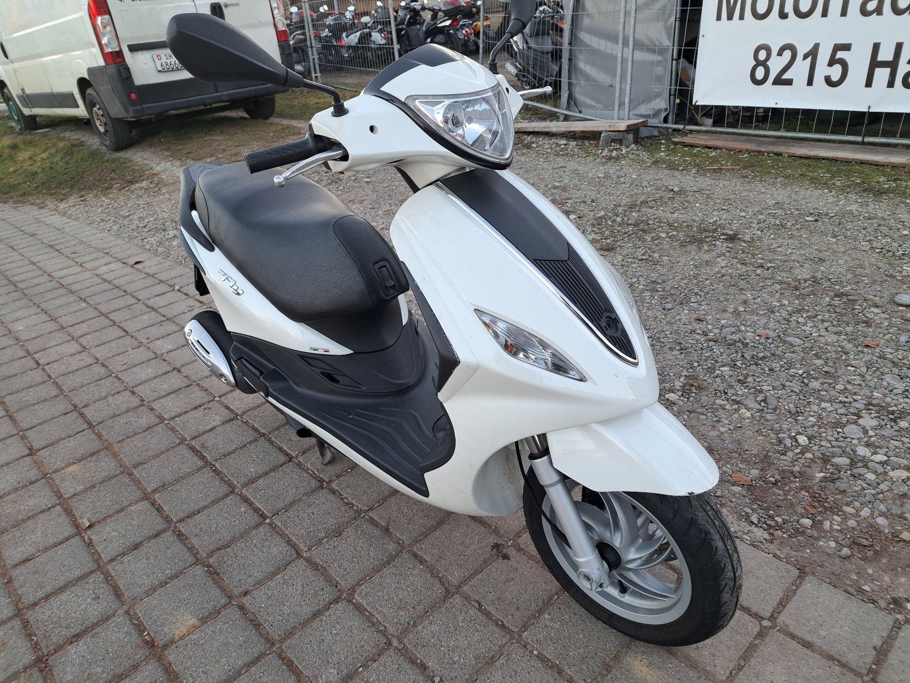 Fabelhafte Piaggio Fly 125 Neupreis Bilder