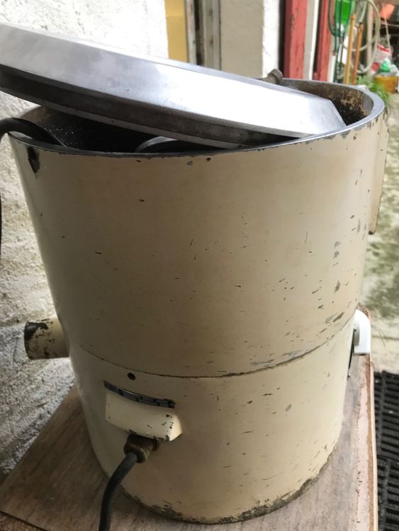 ancienne machine à peler les pommes de terre LIPS (Gebraucht) in Vevey ...