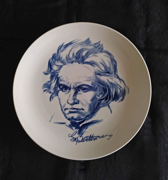 Porzellanteller mit Beethoven Portrait (Gebraucht) in Luzern für CHF 40 – mit Lieferung auf ...