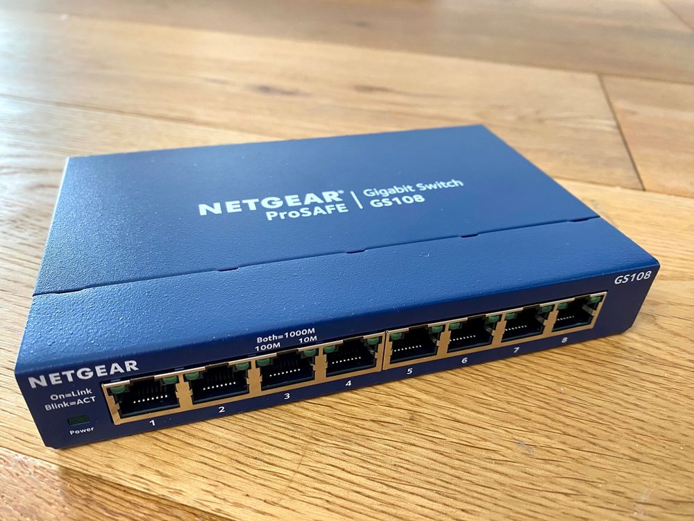 Netgear GS108 Gigabit 8-Port Switch (ProSAFE) (Gebraucht) in ...