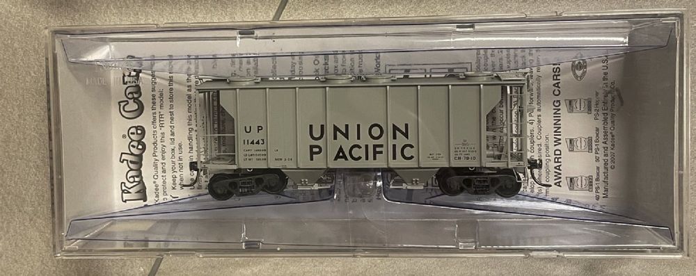 Kadee: Union Pacific, PS-2 Covered Hopper, Nr. 8024 (Neu und ...