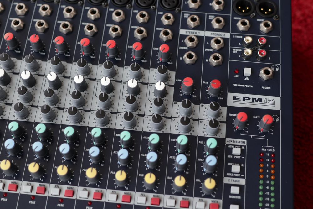 Soundcraft EPM 12 table de mixage (Gebraucht) in Vaulion für CHF 85 ...