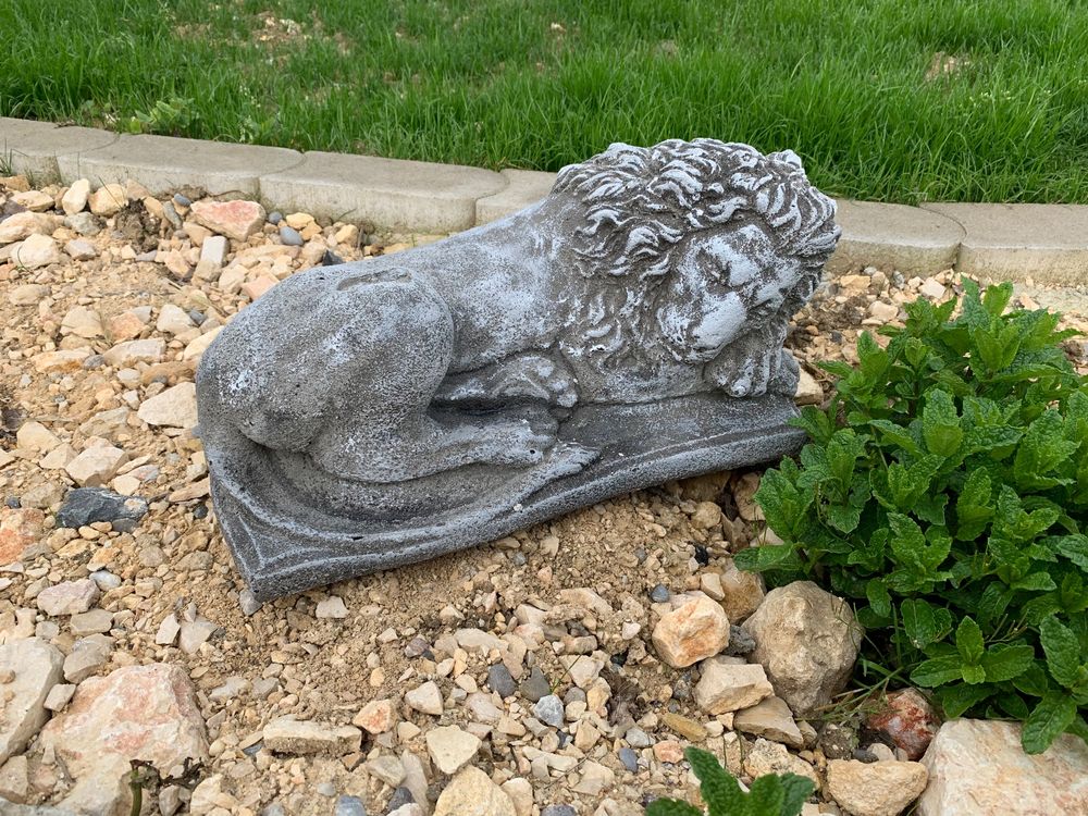 Steinlowe Fur Den Garten